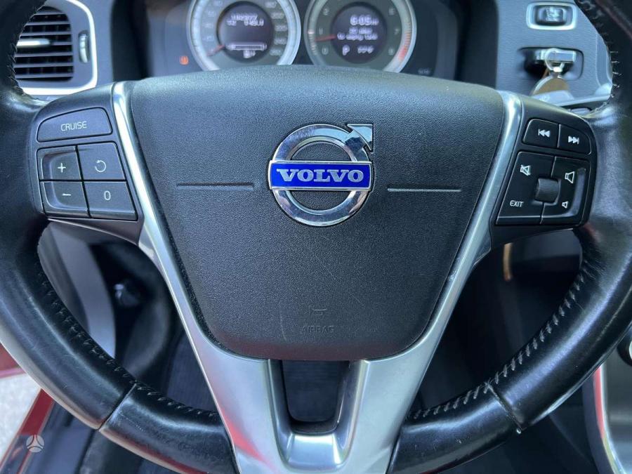 Red Volvo S60 2013 in Vilnius, with an engine capacity of 2.50 L and mileage of 102 thousand km for 3999 €, photo 26 on AUTOMOTO.COM.LV