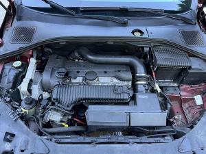 Red Volvo S60 2013 in Vilnius, with an engine capacity of 2.50 L and mileage of 102 thousand km for 3999 €, photo 30 on AUTOMOTO.COM.LV