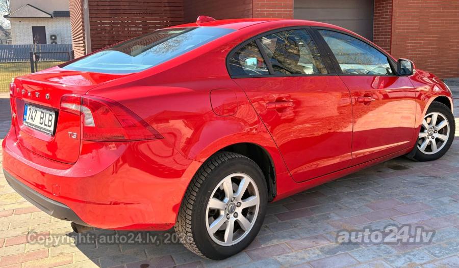 Red Volvo S60 2014 in Tallinn, with an engine capacity of 1.60 L and mileage of 89 thousand km for 11000 €, photo 4 on AUTOMOTO.COM.LV