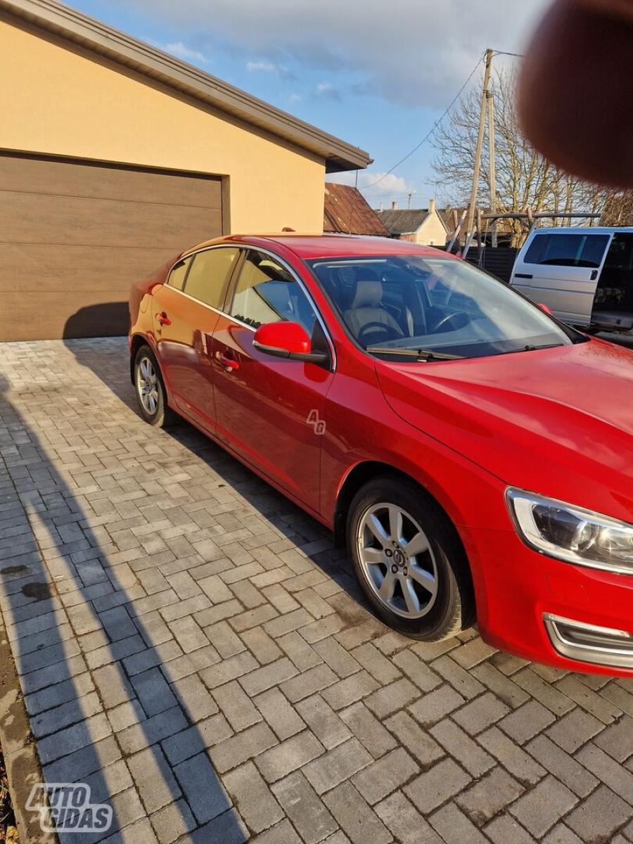 Sarkans Volvo S60 2014 Joniškis, ar dzinēja tilpumu 2.00 L un nobraukumu 276 tūkst. km par 7000 €, foto 3 vietnē AUTOMOTO.COM.LV