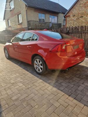 Sarkans Volvo S60 2014 Joniškis, ar dzinēja tilpumu 2.00 L un nobraukumu 276 tūkst. km par 7000 €, foto 6 vietnē AUTOMOTO.COM.LV