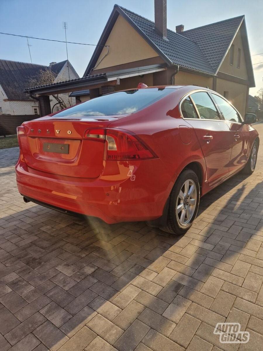 Sarkans Volvo S60 2014 Joniškis, ar dzinēja tilpumu 2.00 L un nobraukumu 276 tūkst. km par 7000 €, foto 7 vietnē AUTOMOTO.COM.LV