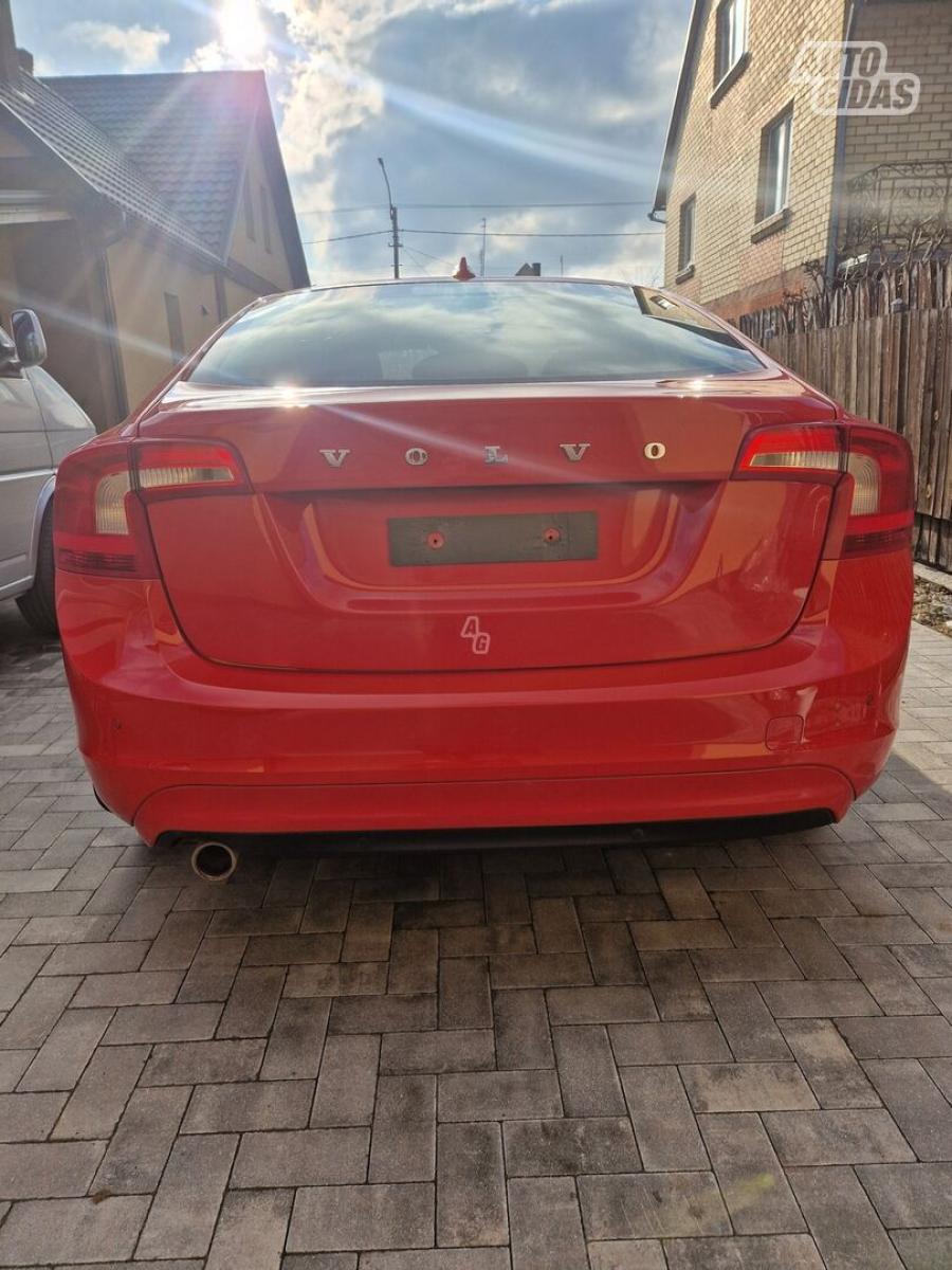Sarkans Volvo S60 2014 Joniškis, ar dzinēja tilpumu 2.00 L un nobraukumu 276 tūkst. km par 7000 €, foto 8 vietnē AUTOMOTO.COM.LV
