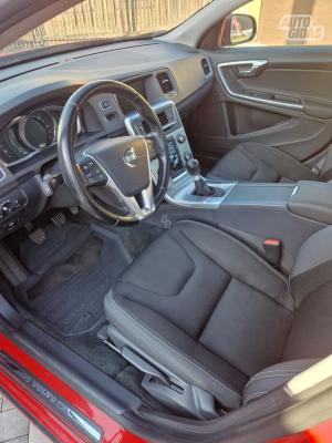 Sarkans Volvo S60 2014 Joniškis, ar dzinēja tilpumu 2.00 L un nobraukumu 276 tūkst. km par 7000 €, foto 13 vietnē AUTOMOTO.COM.LV