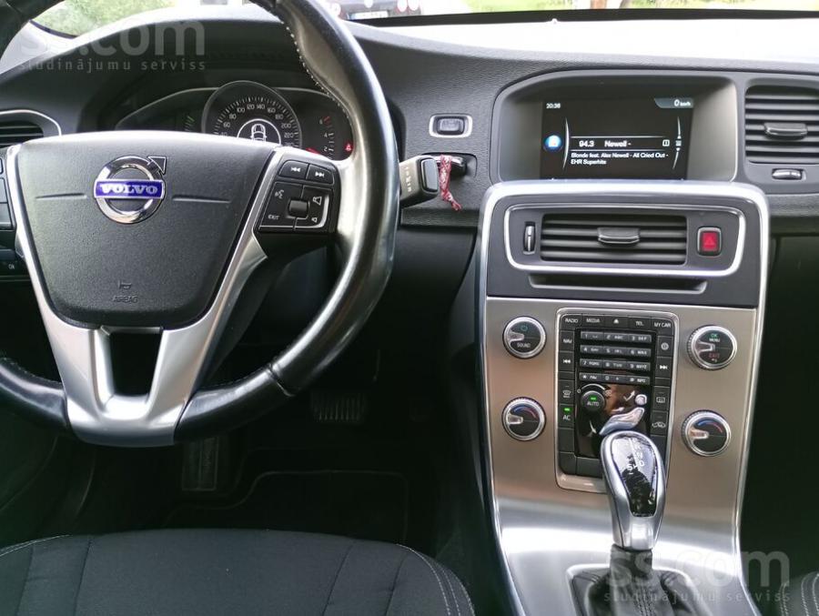 Sarkans Volvo S60 2014 Talsi, ar dzinēja tilpumu 2.00 L un nobraukumu 212 tūkst. km par 6300 €, foto 14 vietnē AUTOMOTO.COM.LV