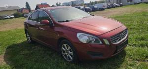 Sarkans Volvo S60 2014 Anykščiai, ar dzinēja tilpumu 1.56 L un nobraukumu 236 tūkst. km par 3900 €, foto  vietnē AUTOMOTO.COM.LV