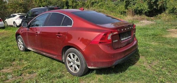 Sarkans Volvo S60 2014 Anykščiai, ar dzinēja tilpumu 1.56 L un nobraukumu 236 tūkst. km par 3900 €, foto 7 vietnē AUTOMOTO.COM.LV