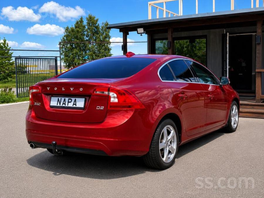 Red Volvo S60 2015 in Riga, with an engine capacity of 2.00 L and mileage of 275 thousand km for 7790 €, photo 7 on AUTOMOTO.COM.LV