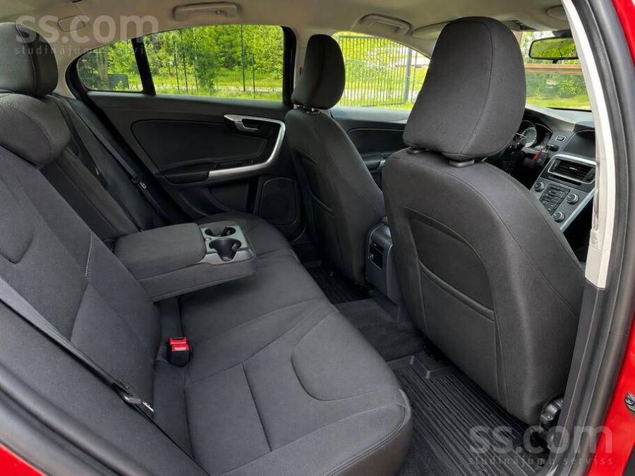 Red Volvo S60 2015 in Riga, with an engine capacity of 2.00 L and mileage of 275 thousand km for 7790 €, photo 8 on AUTOMOTO.COM.LV