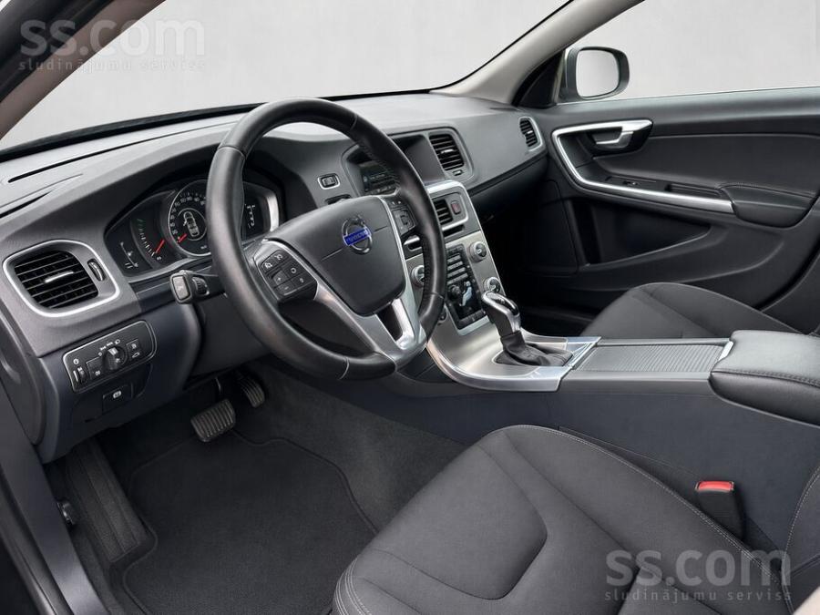 Sarkans Volvo S60 2015 Rīga, ar dzinēja tilpumu 2.00 L un nobraukumu 275 tūkst. km par 7790 €, foto 9 vietnē AUTOMOTO.COM.LV