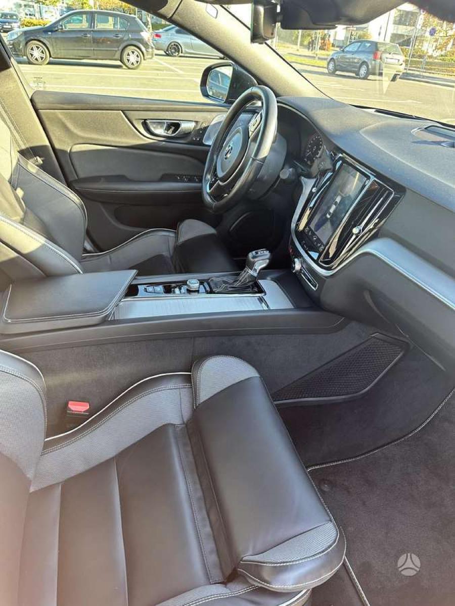 Sarkans Volvo S60 2019 Viļņa, ar dzinēja tilpumu 1.97 L un nobraukumu 137 tūkst. km par 19000 €, foto 7 vietnē AUTOMOTO.COM.LV