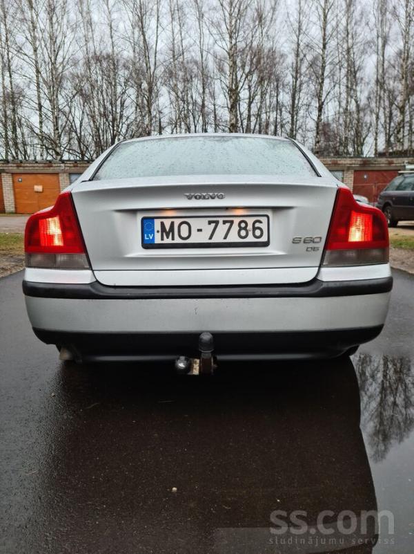 Volvo S60 2001 Rīga, ar dzinēja tilpumu 2.40 L un nobraukumu 366 tūkst. km par 1350 €, foto 2 vietnē AUTOMOTO.COM.LV