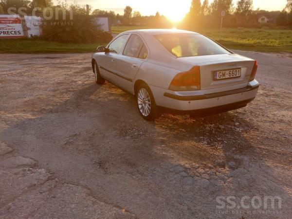 Volvo S60 2001 in Riga, with an engine capacity of 2.40 L and mileage of 440 thousand km for 1100 €, photo 2 on AUTOMOTO.COM.LV