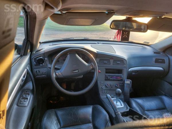 Volvo S60 2001 in Riga, with an engine capacity of 2.40 L and mileage of 440 thousand km for 1100 €, photo 4 on AUTOMOTO.COM.LV