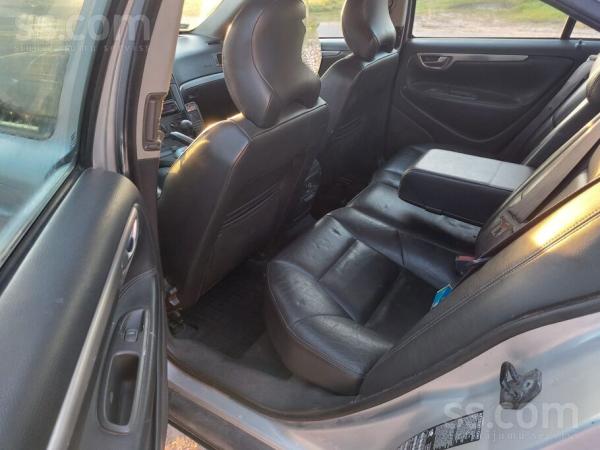 Volvo S60 2001 in Riga, with an engine capacity of 2.40 L and mileage of 440 thousand km for 1100 €, photo 5 on AUTOMOTO.COM.LV