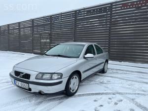 Volvo S60 2001 Rīga, ar dzinēja tilpumu 2.40 L un nobraukumu 311 tūkst. km par 1800 €, foto  vietnē AUTOMOTO.COM.LV