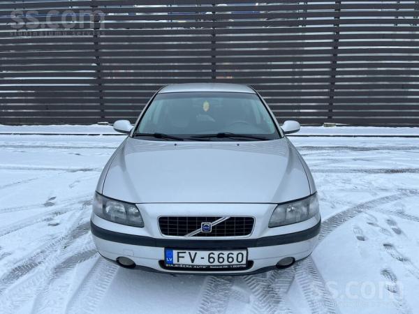 Volvo S60 2001 in Riga, with an engine capacity of 2.40 L and mileage of 311 thousand km for 1800 €, photo 2 on AUTOMOTO.COM.LV