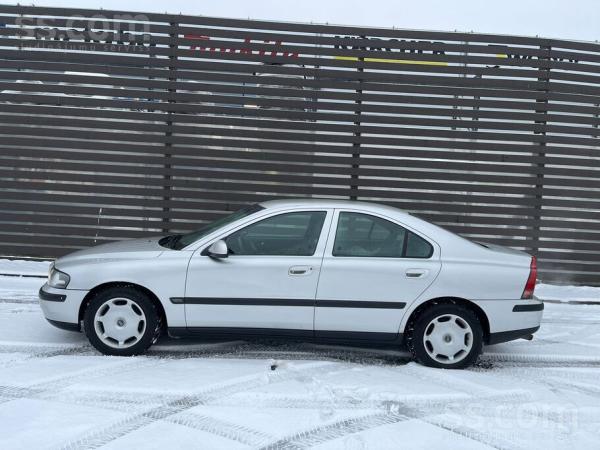 Volvo S60 2001 in Riga, with an engine capacity of 2.40 L and mileage of 311 thousand km for 1800 €, photo 4 on AUTOMOTO.COM.LV