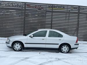 Volvo S60 2001 in Riga, with an engine capacity of 2.40 L and mileage of 311 thousand km for 1800 €, photo 4 on AUTOMOTO.COM.LV