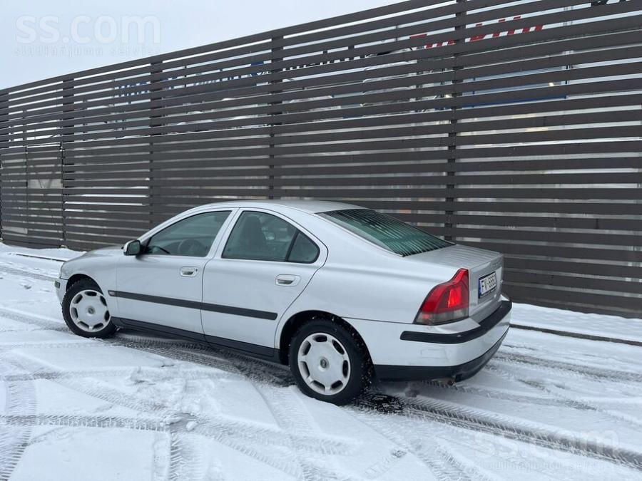 Volvo S60 2001 in Riga, with an engine capacity of 2.40 L and mileage of 311 thousand km for 1800 €, photo 6 on AUTOMOTO.COM.LV