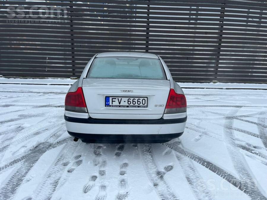 Volvo S60 2001 in Riga, with an engine capacity of 2.40 L and mileage of 311 thousand km for 1800 €, photo 7 on AUTOMOTO.COM.LV