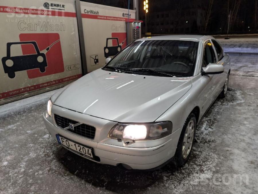 Volvo S60 2001 in Riga, with an engine capacity of 2.40 L and mileage of 310 thousand km for 1000 €, photo 1 on AUTOMOTO.COM.LV