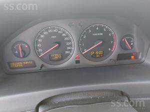 Volvo S60 2001 in Jelgava, with an engine capacity of 2.40 L and mileage of 224 thousand km for 2000 €, photo 5 on AUTOMOTO.COM.LV