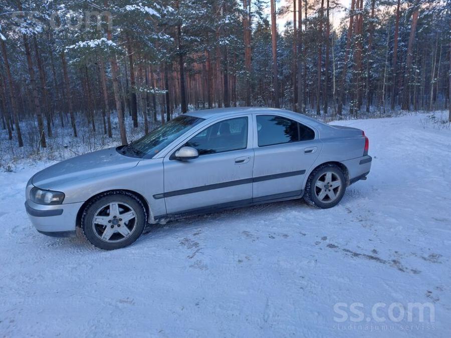 Volvo S60 2001 in Jelgava, with an engine capacity of 2.40 L and mileage of 224 thousand km for 2000 €, photo 6 on AUTOMOTO.COM.LV