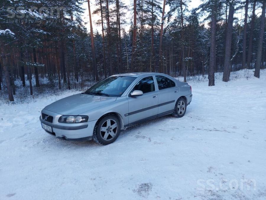 Volvo S60 2001 in Jelgava, with an engine capacity of 2.40 L and mileage of 224 thousand km for 2000 €, photo 7 on AUTOMOTO.COM.LV