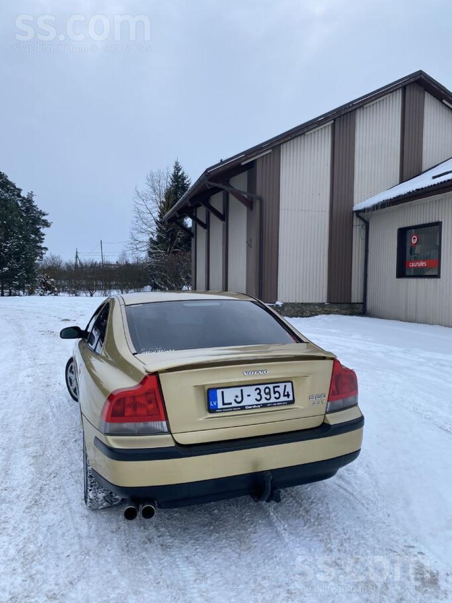 Volvo S60 2001 in Jekabpils, with an engine capacity of 2.40 L and mileage of 430 thousand km for 2000 €, photo 1 on AUTOMOTO.COM.LV