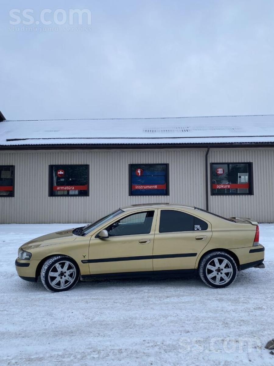 Volvo S60 2001 in Jekabpils, with an engine capacity of 2.40 L and mileage of 430 thousand km for 2000 €, photo 2 on AUTOMOTO.COM.LV