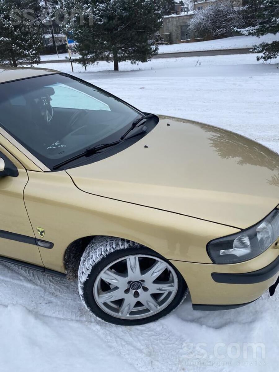 Volvo S60 2001 in Jekabpils, with an engine capacity of 2.40 L and mileage of 430 thousand km for 2000 €, photo 3 on AUTOMOTO.COM.LV