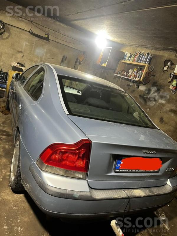 Volvo S60 2001 in Cesis, with an engine capacity of 2.40 L and mileage of 273 thousand km for 500 €, photo 1 on AUTOMOTO.COM.LV