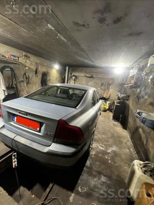 Volvo S60 2001 in Cesis, with an engine capacity of 2.40 L and mileage of 273 thousand km for 500 €, photo 2 on AUTOMOTO.COM.LV