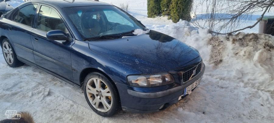 Volvo S60 2001 Raseiniai, ar dzinēja tilpumu 2.40 L un nobraukumu 318 tūkst. km par 490 €, foto 1 vietnē AUTOMOTO.COM.LV