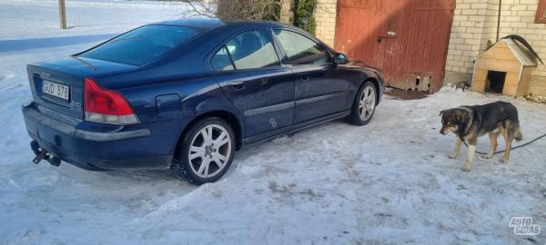 Volvo S60 2001 Raseiniai, ar dzinēja tilpumu 2.40 L un nobraukumu 318 tūkst. km par 490 €, foto 2 vietnē AUTOMOTO.COM.LV