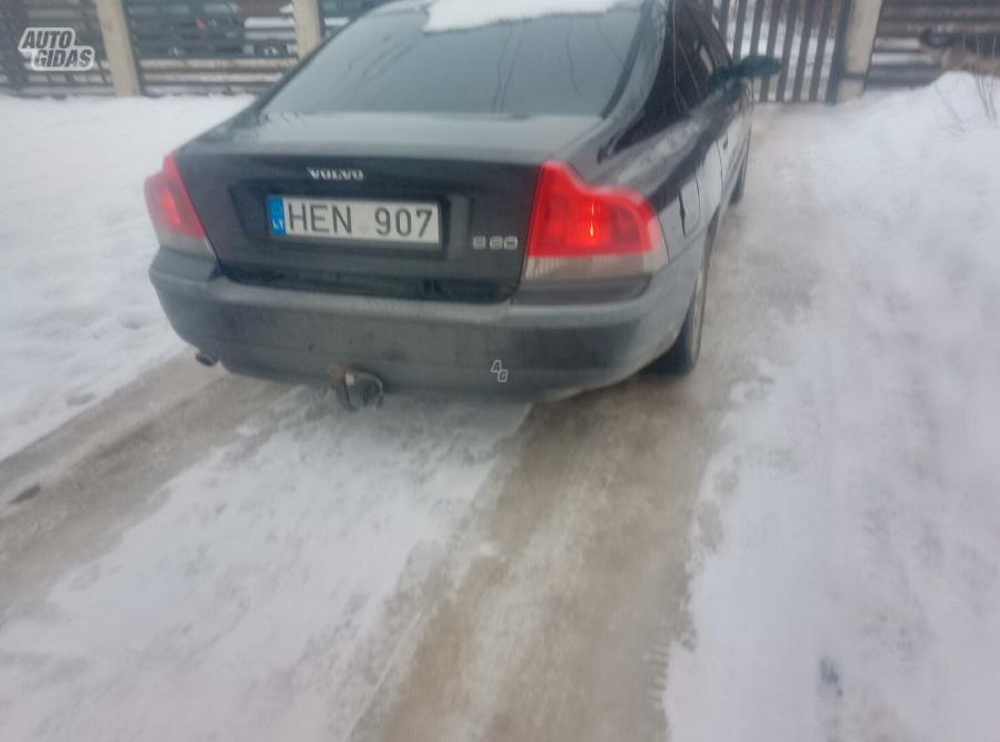 Volvo S60 2001 Viļņa, ar dzinēja tilpumu 2.40 L un nobraukumu 300 tūkst. km par 800 €, foto 2 vietnē AUTOMOTO.COM.LV