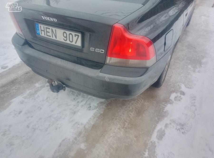 Volvo S60 2001 Viļņa, ar dzinēja tilpumu 2.40 L un nobraukumu 300 tūkst. km par 800 €, foto 3 vietnē AUTOMOTO.COM.LV