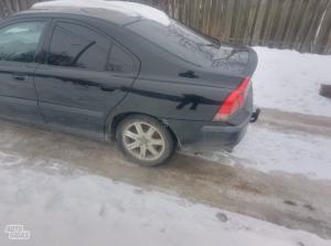 Volvo S60 2001 Viļņa, ar dzinēja tilpumu 2.40 L un nobraukumu 300 tūkst. km par 800 €, foto 7 vietnē AUTOMOTO.COM.LV
