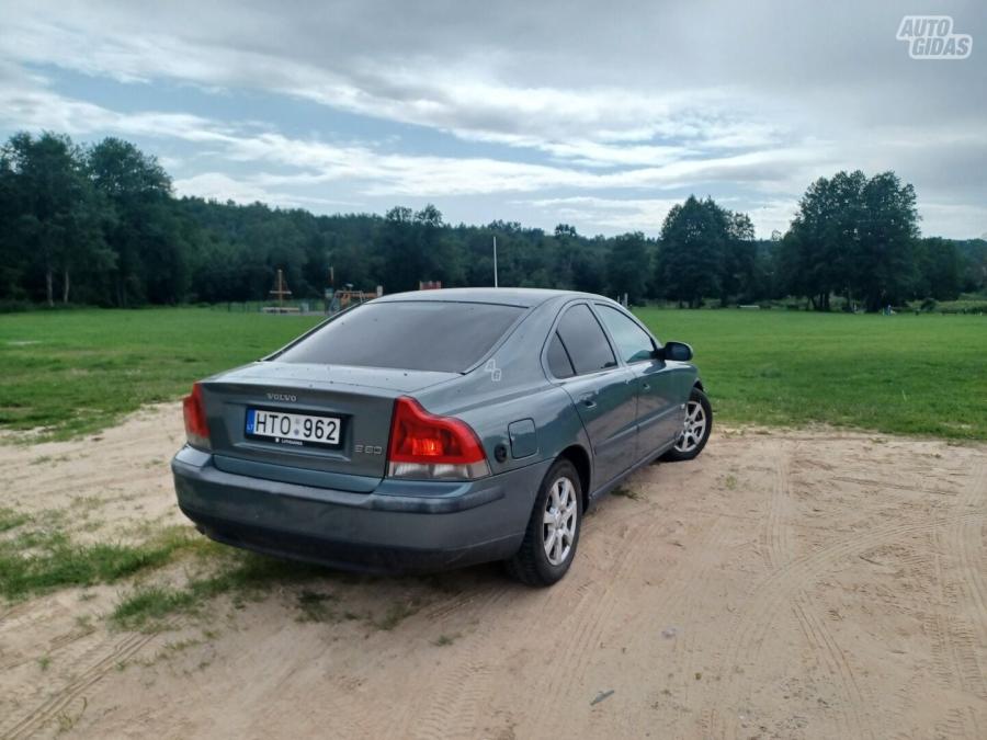 Volvo S60 2001 Viļņa, ar dzinēja tilpumu 2.40 L un nobraukumu 400 tūkst. km par 1150 €, foto 1 vietnē AUTOMOTO.COM.LV