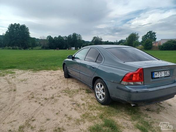 Volvo S60 2001 Viļņa, ar dzinēja tilpumu 2.40 L un nobraukumu 400 tūkst. km par 1150 €, foto 2 vietnē AUTOMOTO.COM.LV