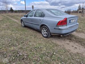 Volvo S60 2001 Trakai, ar dzinēja tilpumu 2.40 L un nobraukumu 370 tūkst. km par 1499 €, foto  vietnē AUTOMOTO.COM.LV