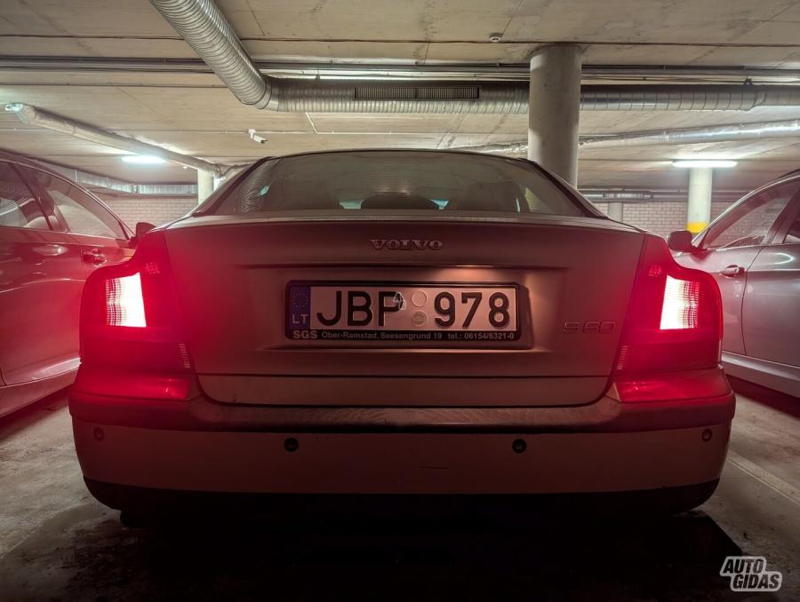 Volvo S60 2001 in Vilnius, with an engine capacity of 2.40 L and mileage of 385 thousand km for 1200 €, photo 7 on AUTOMOTO.COM.LV