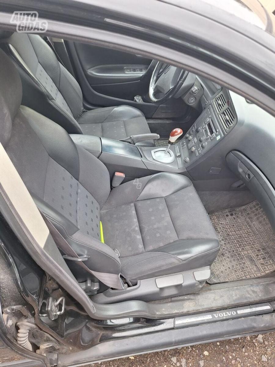 Volvo S60 2001 Šilalė, ar dzinēja tilpumu 2.40 L un nobraukumu 400 tūkst. km par 777 €, foto 9 vietnē AUTOMOTO.COM.LV