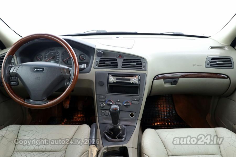 Volvo S60 2001 in Tallinn, with an engine capacity of 2.40 L and mileage of 358 thousand km for 999 €, photo 6 on AUTOMOTO.COM.LV