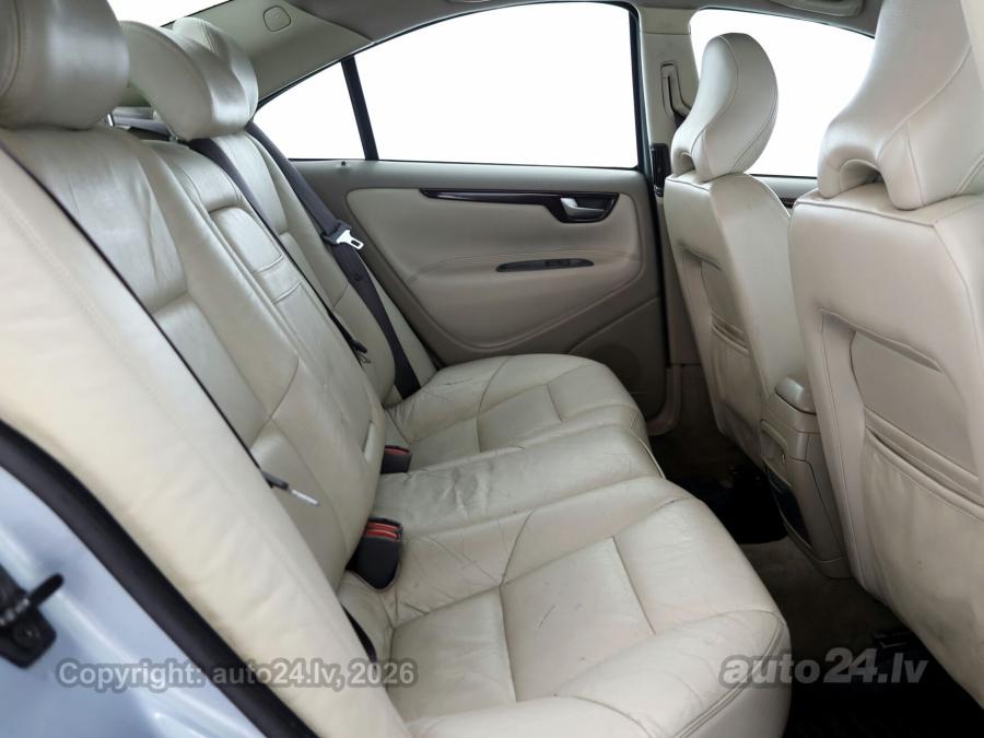 Volvo S60 2001 in Tallinn, with an engine capacity of 2.40 L and mileage of 358 thousand km for 999 €, photo 8 on AUTOMOTO.COM.LV