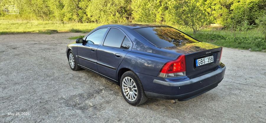 Volvo S60 2001 Viļņa, ar dzinēja tilpumu 2.40 L un nobraukumu 244 tūkst. km par 1650 €, foto 5 vietnē AUTOMOTO.COM.LV