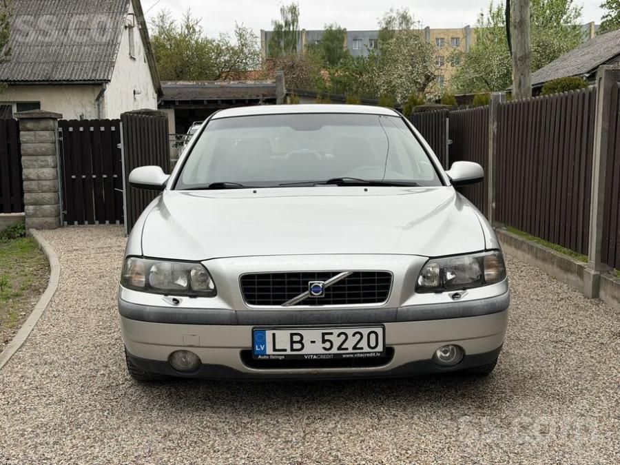 Volvo S60 2001 in Jelgava, with an engine capacity of 2.40 L and mileage of 330 thousand km for 1850 €, photo 3 on AUTOMOTO.COM.LV