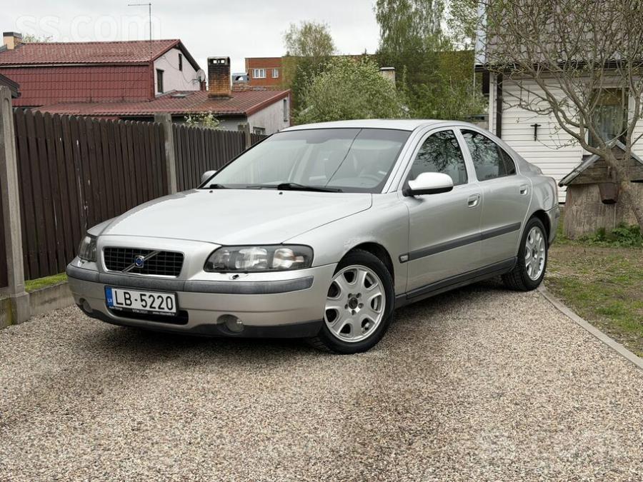 Volvo S60 2001 in Jelgava, with an engine capacity of 2.40 L and mileage of 330 thousand km for 1850 €, photo 4 on AUTOMOTO.COM.LV