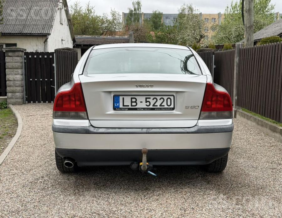 Volvo S60 2001 in Jelgava, with an engine capacity of 2.40 L and mileage of 330 thousand km for 1850 €, photo 8 on AUTOMOTO.COM.LV